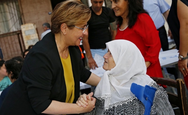 Pekdaş umut verdi: Güzel günler bizleri bekliyor - İz Gazete - İzmir ...