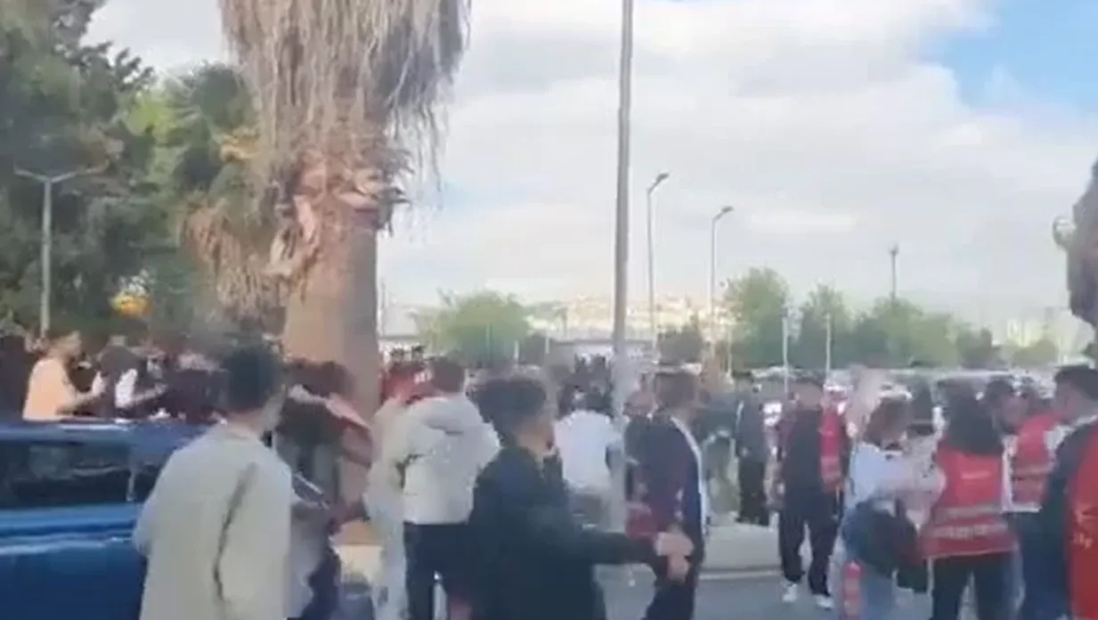 İmamoğlu mitinginden dönen yurttaşlara saldırı! - İz Gazete - İzmir ... İmamoğlu mitinginden dönen yurttaşlara saldırı! - İz Gazete - İzmir ...