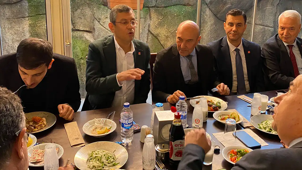 Lider'den Soyer'e 'Özel' davet - İz Gazete - İzmir Haberleri - Son ...