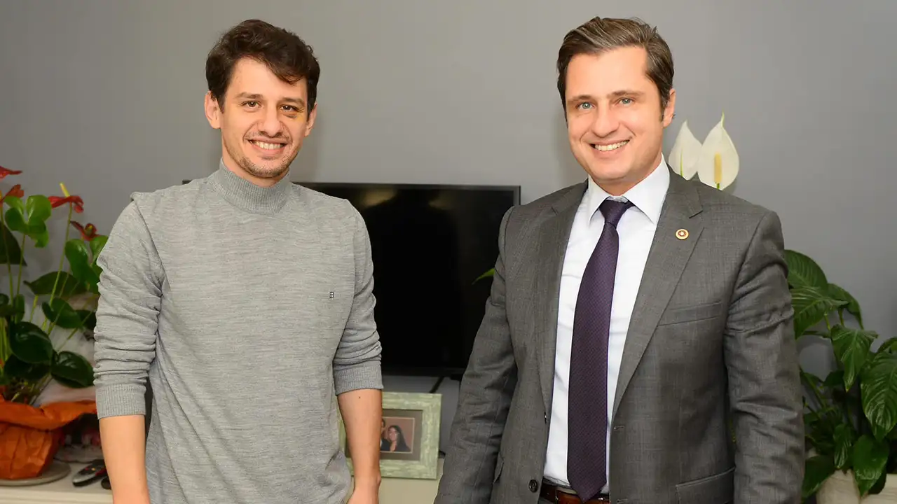 CHP'li Yücel'den Halil Umut Meler'e ziyaret - İz Gazete - İzmir ...