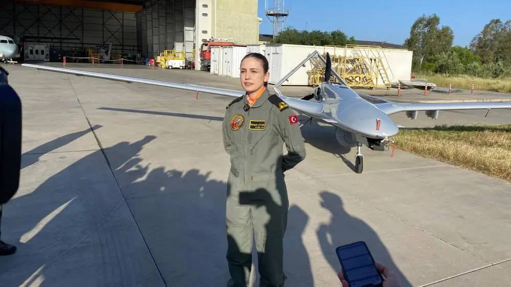 Deniz Kuvvetleri'ndeki tek kadın İHA pilotu: Denizde ve havada vatan ...
