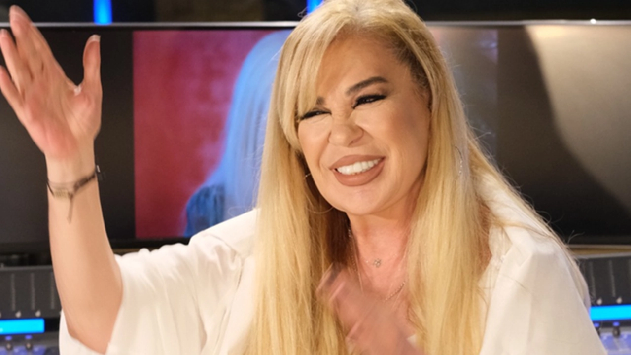 Zerrin Özer - Basit o numaralar şarkı sözleri - İz Gazete - İzmir ...