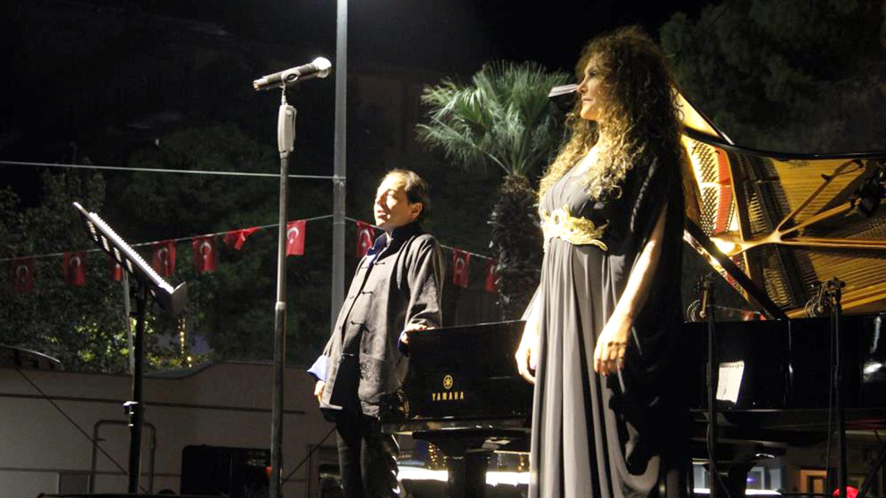 Fazıl Say ve Serenad Bağcan'dan Manisa'da muhteşem Cumhuriyet konseri ...