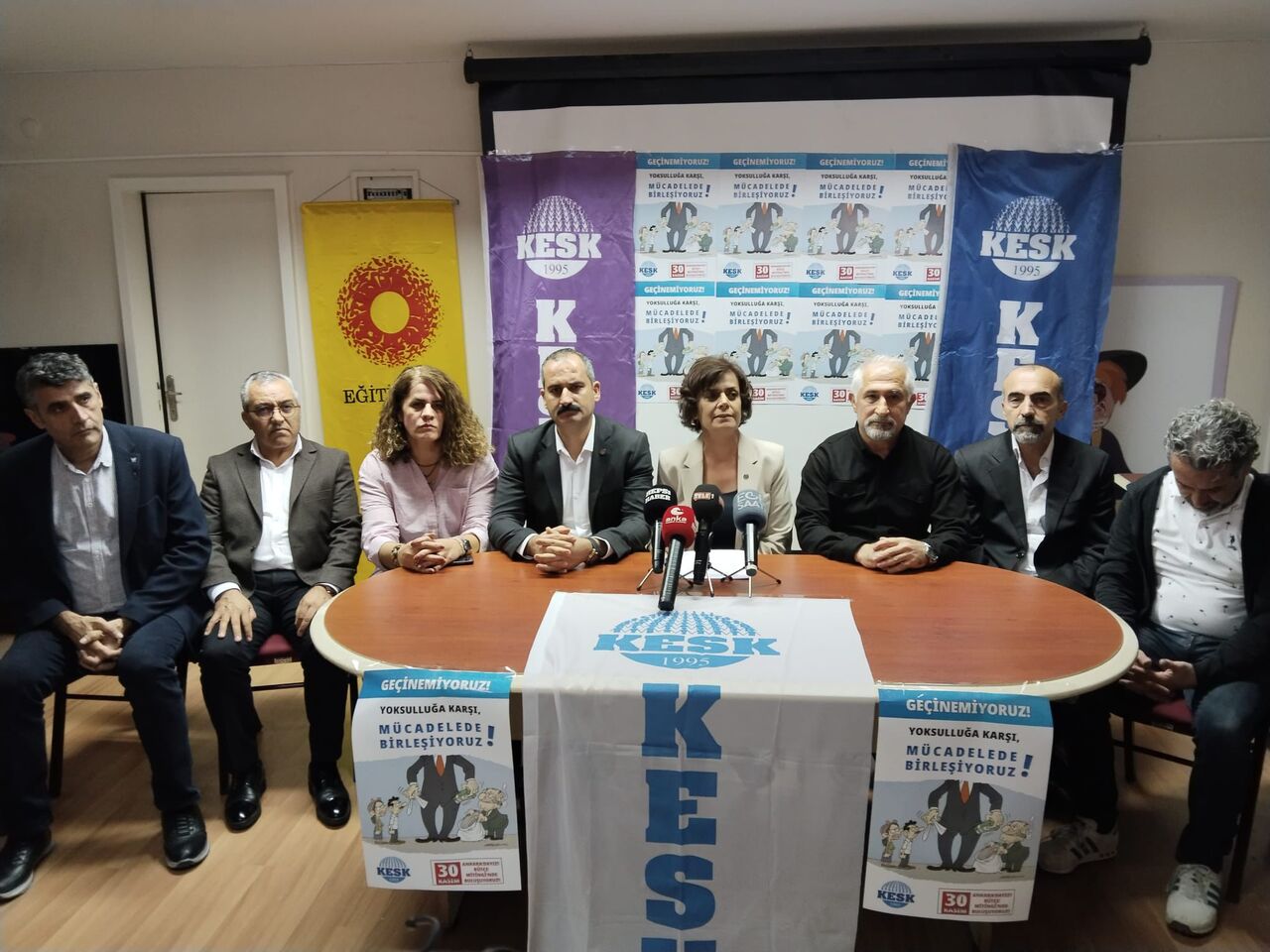 KESK'ten kayyım atamalarına tepki: Parlamentonun kapısına kilit ...