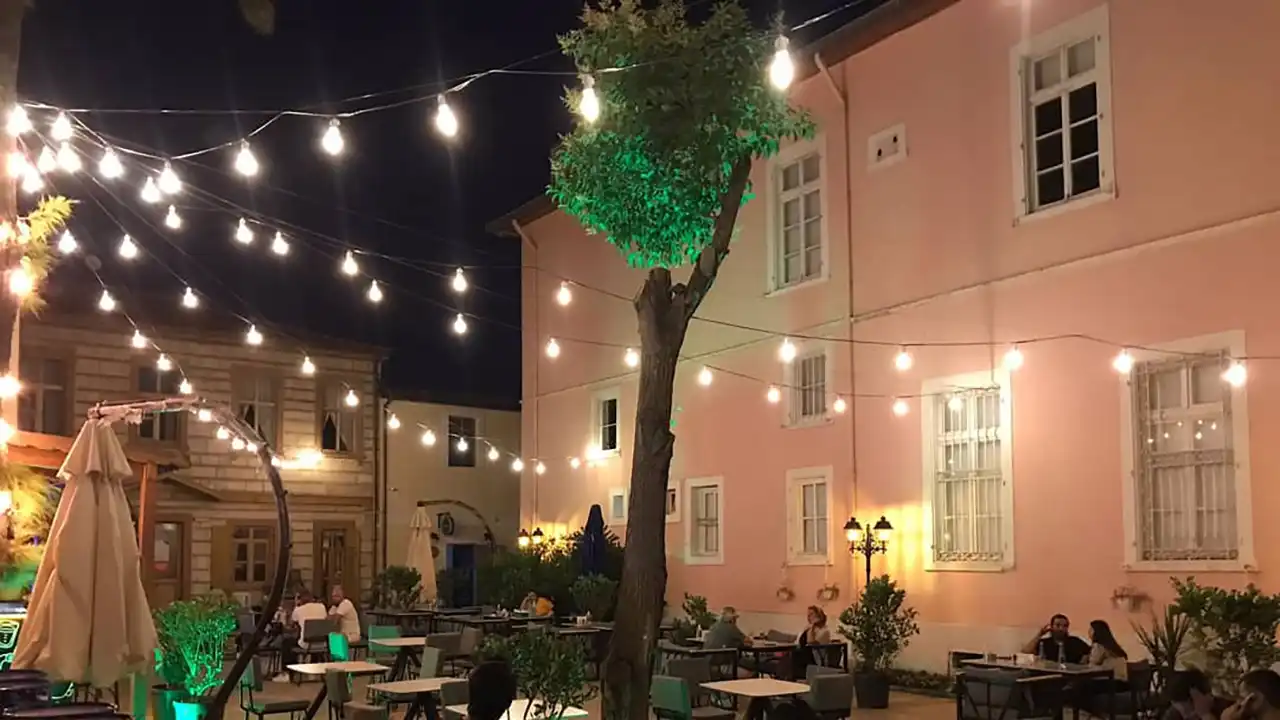 Adını Buca'nın en eski isminde alıyor: Pembe Köşk'te lezzet şöleni - İz ...