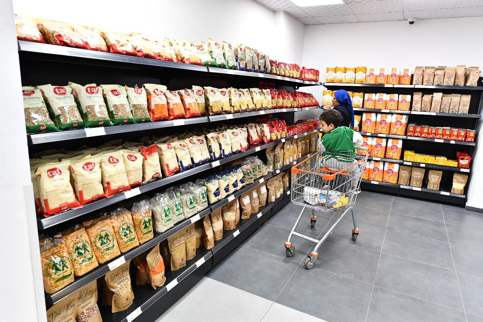 İzmir'e 3 yeni mağaza geliyor: İZMAR markalı çay da yolda - İz Gazete ...